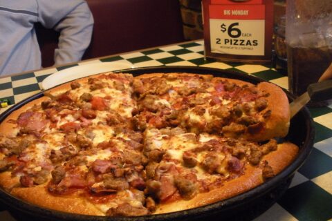16 Best Pizza Hut Pizzas, Ranked - Shopfood.com